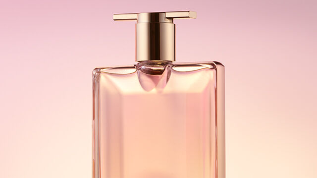 Perfume Idôle de Lancôme, fragancia floral moderna y elegante